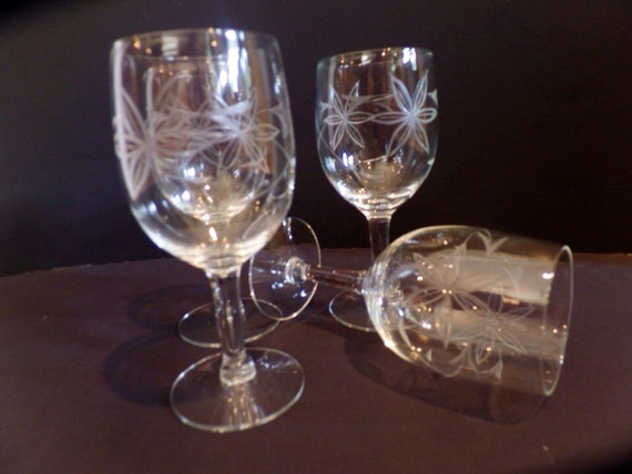 Vintage Etched Wine Glasses Flower Pattern Set of 4