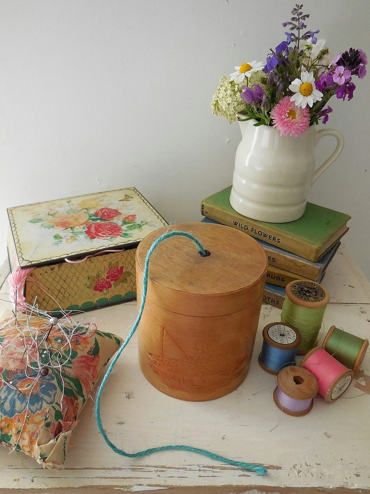 Sweet little vintage Dutch bentwood string or yarn box – Haute Juice