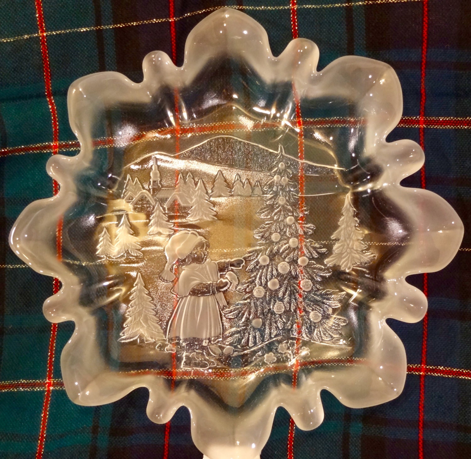 Mikasa Glass Serving Dish – Snowflake Shaped Christmas Scene w/ Frosted ...