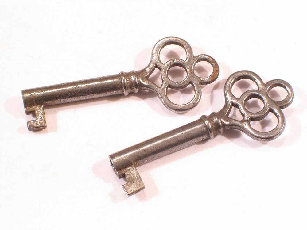2 Vintage Fancy Iron Hollow Barrel Skeleton Keys – 2″ Long – Antique ...