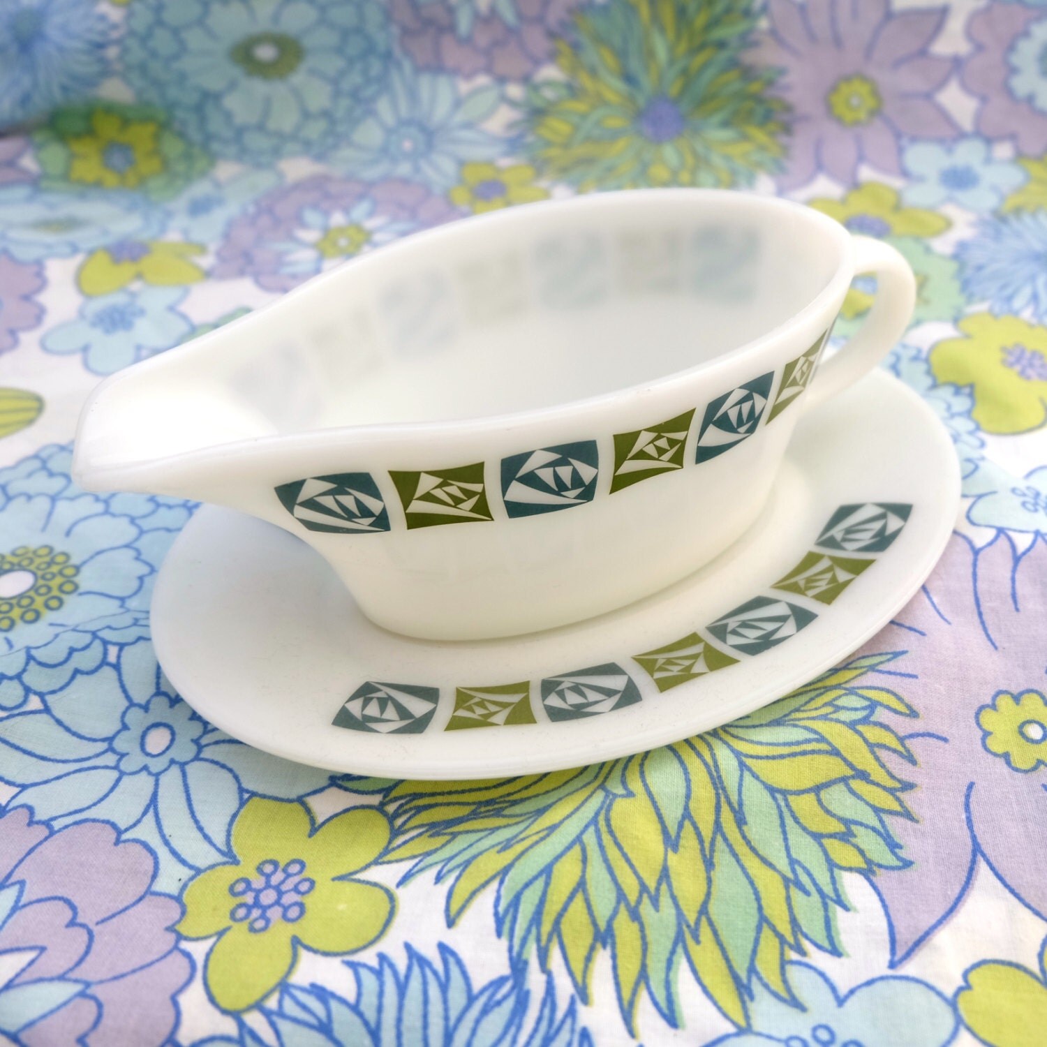 Pyrex Gravy Boat, JAJ Pyrex Jug, Checkers Pyrex Jug, Gravy Boat And ...