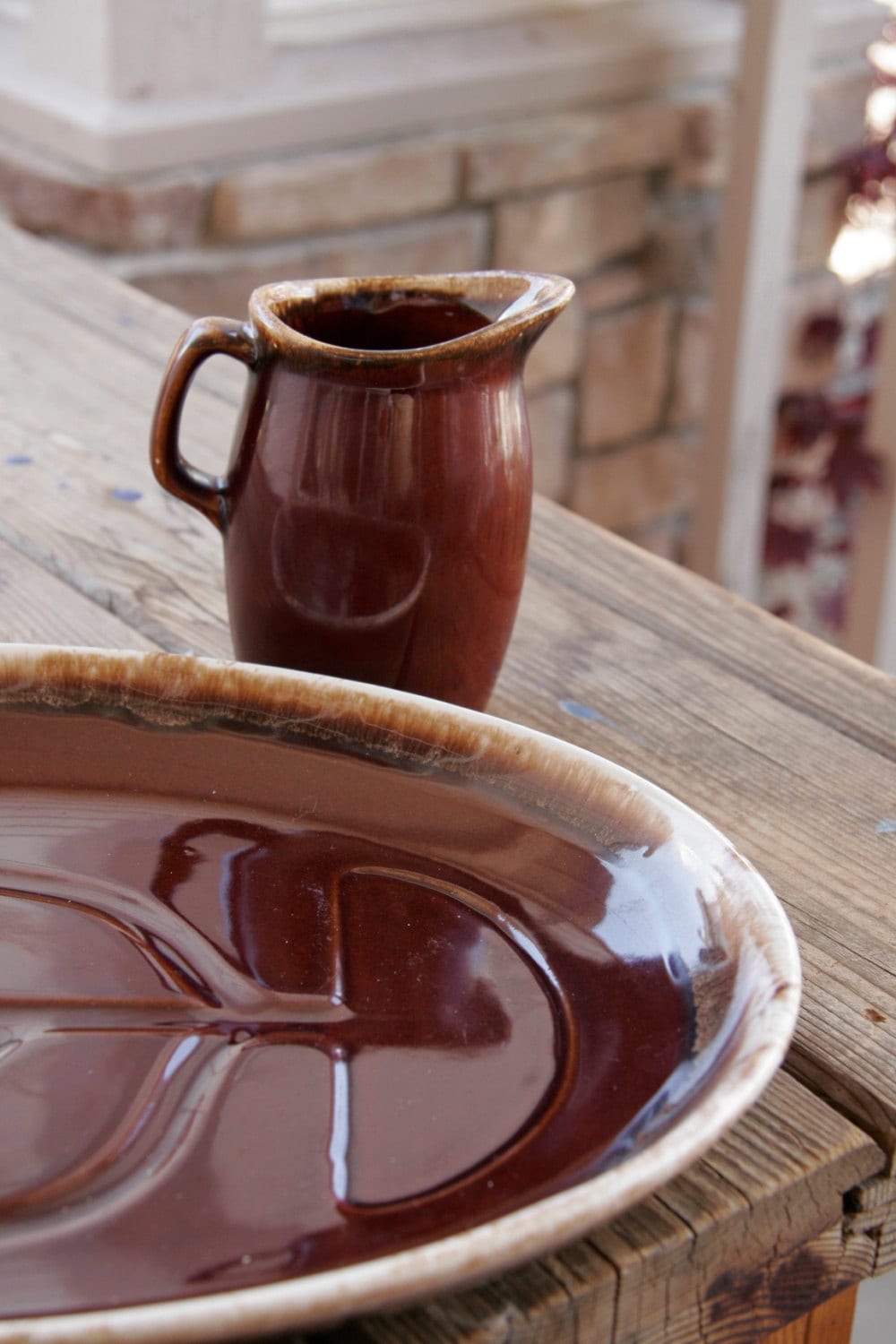 McCoy brown drip platter with small pitcher set of two – Haute Juice