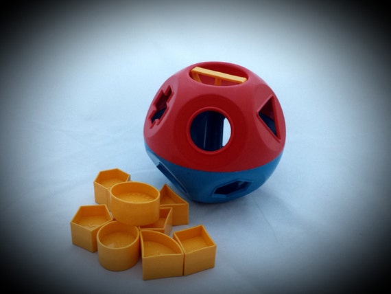 Vintage Tupperware Shape-O-Ball and its blocks. by KikideLimoges