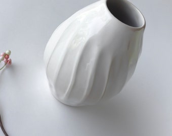 White ceramic vase | Etsy