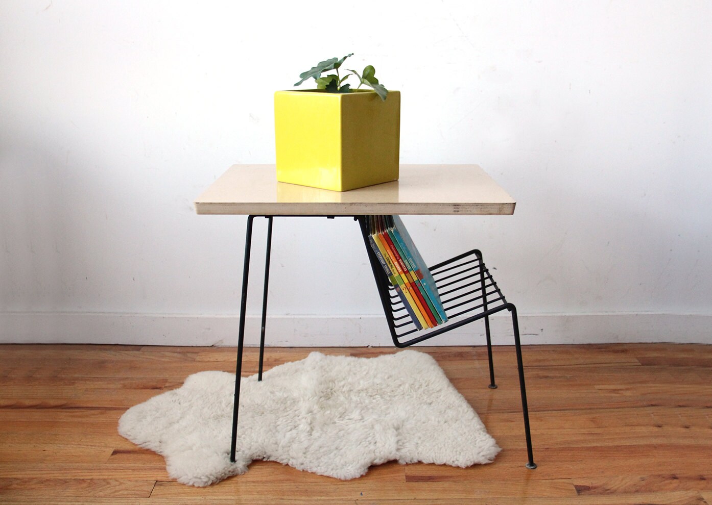 Modern Minimal Wire Metal Side Table – Haute Juice