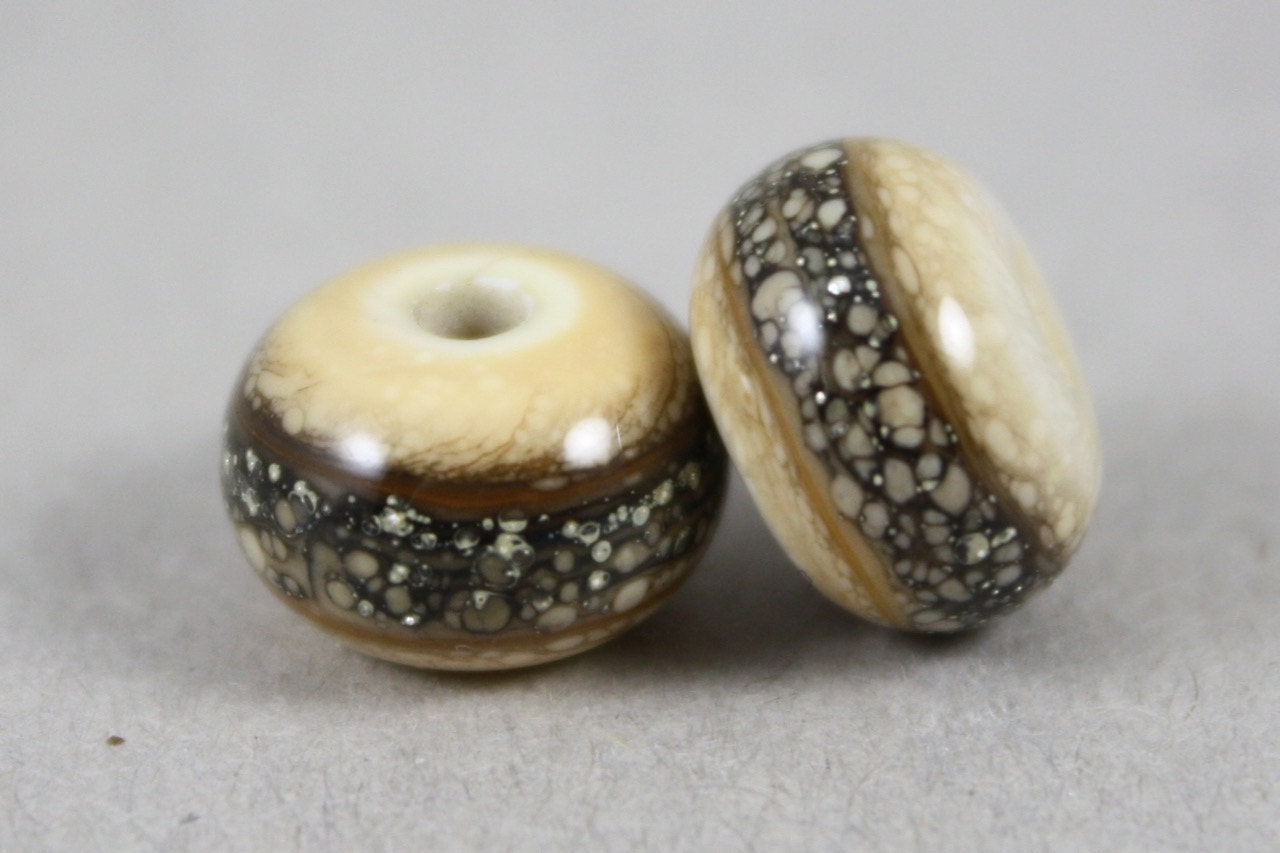 2 Ivory beads with silver-ivory trail Item by FrancescaDeCaire