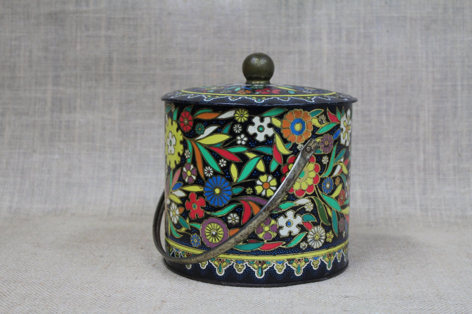 Black Retro Floral Mod Round Storage Tin with lid and handle – Haute Juice