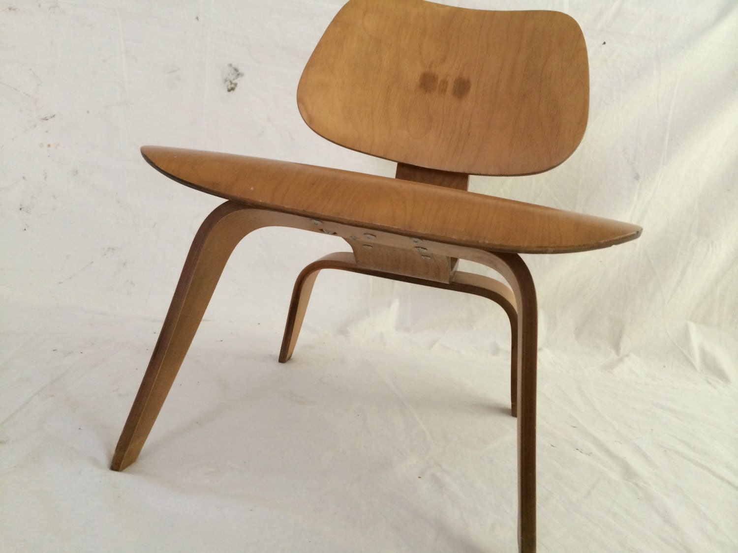 Early Eames molded plywood lounge chair Herman Miller chair wood LCW ...