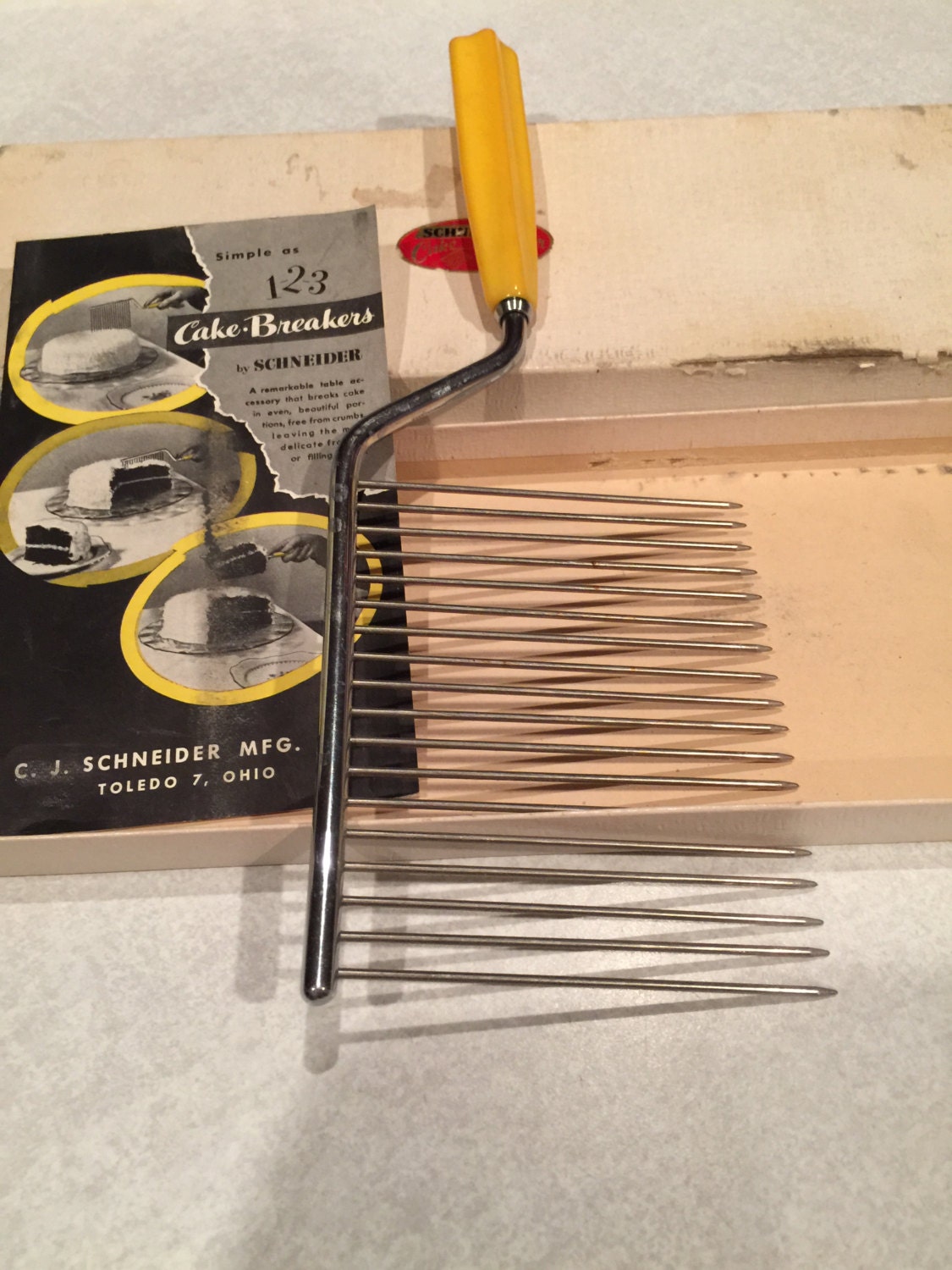 Vintage 1950 Mid-Century cake rake, Schneider cake breaker original box ...