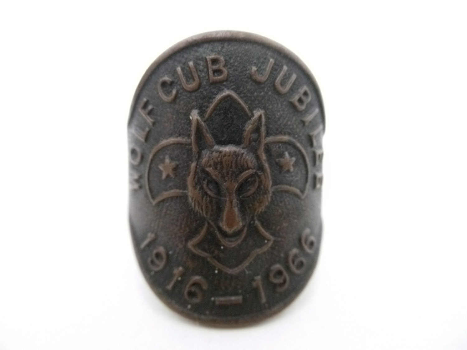 Scout wolf cub jubilee metal woggle 1916-1966 – Haute Juice