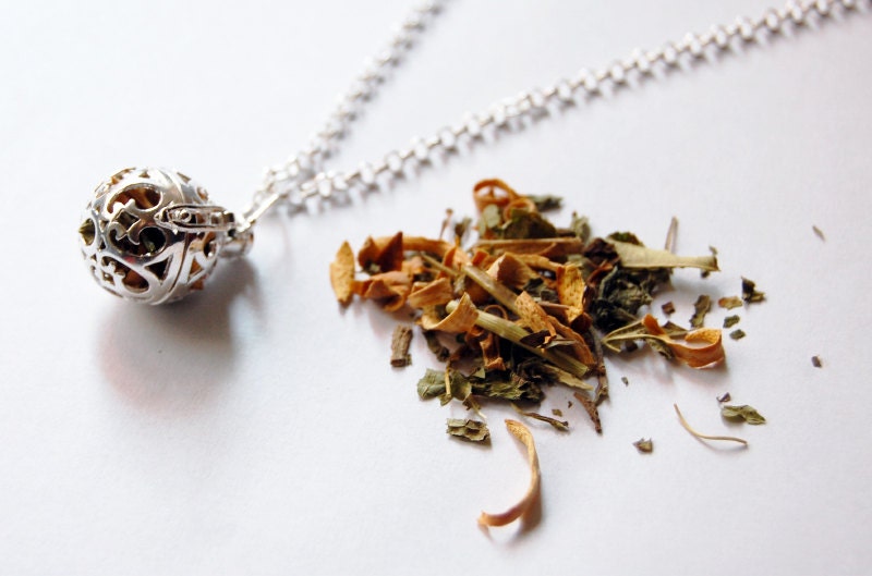 Tannis Root Pendant Necklace Replica From Roman