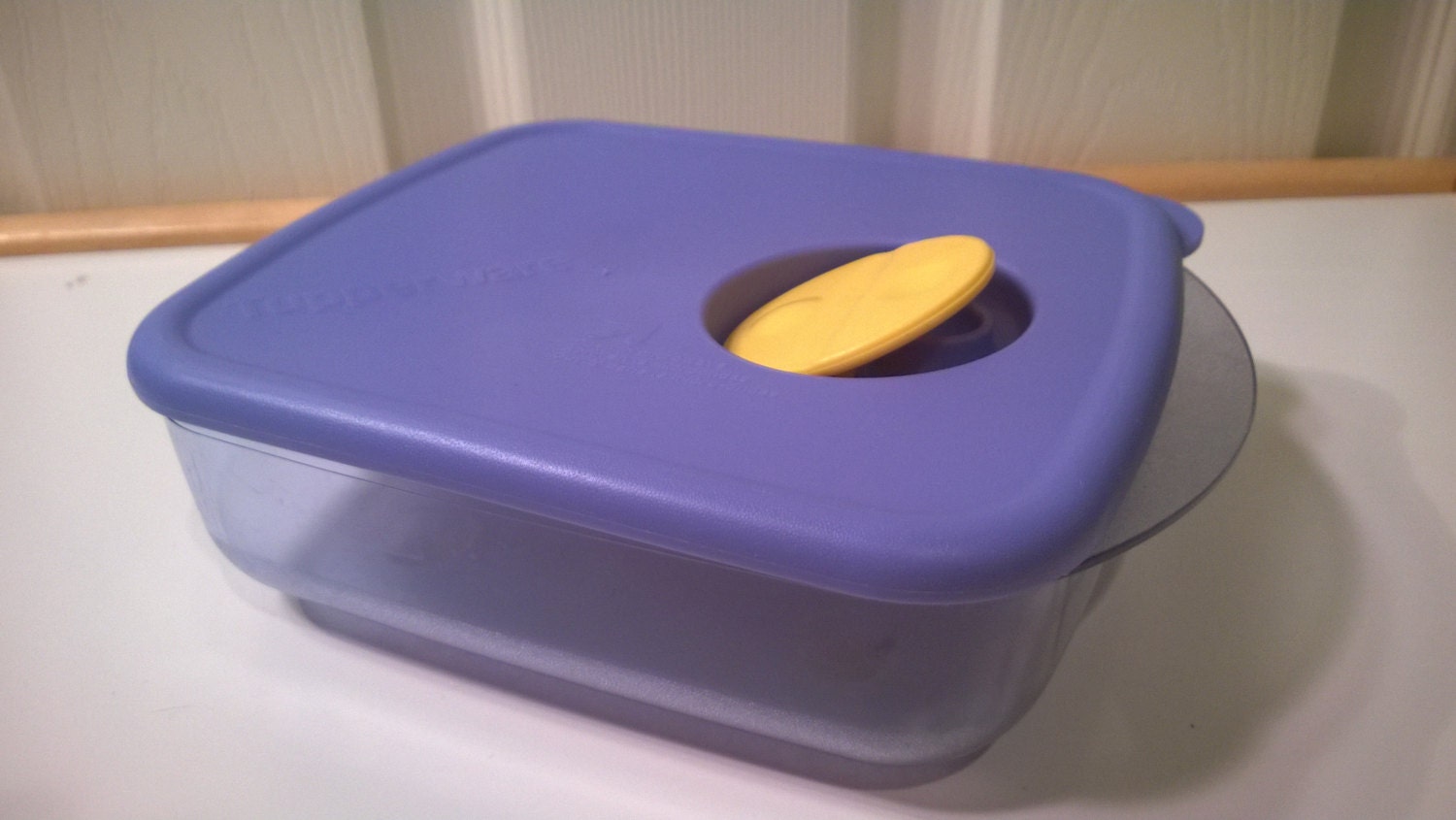 blue Tupperware Roc ‘N Serve 2 1/2 cups 3385 with seal – Haute Juice