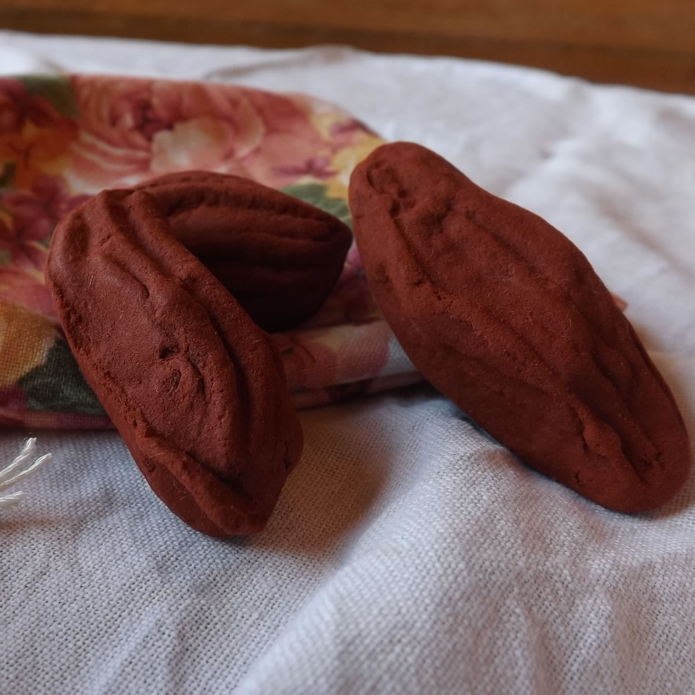 Rose Pods Solid Potpourri Sachet in Fabric Gift Bag