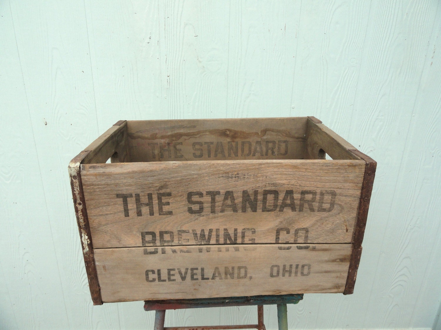 Vintage Rustic Crate Box Standard Brewing Cleveland, Ohio – Haute Juice