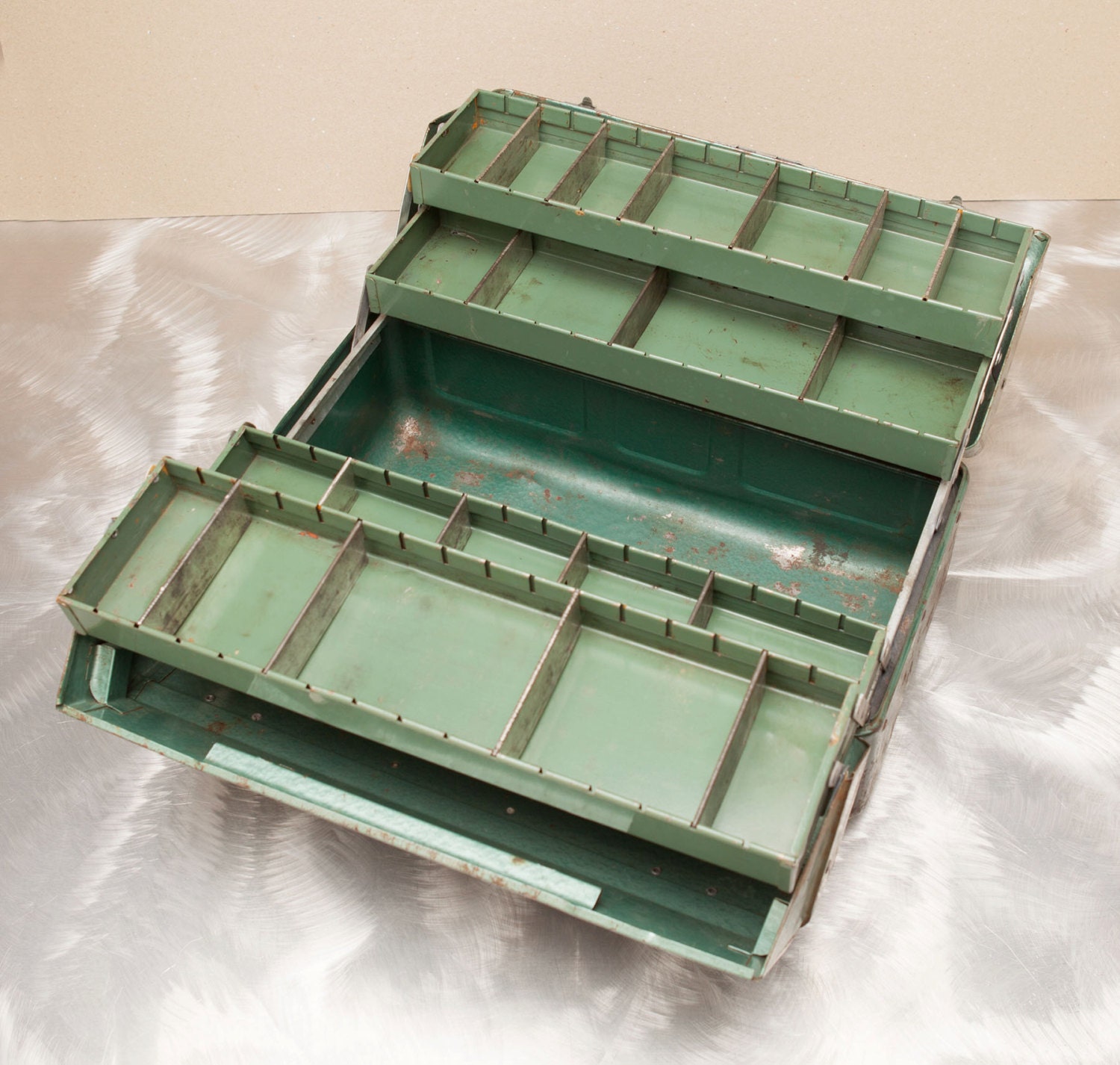 Vintage WALTON GRIP LOC Tackle Box – 4 Tray Model – Two Tone Green ...