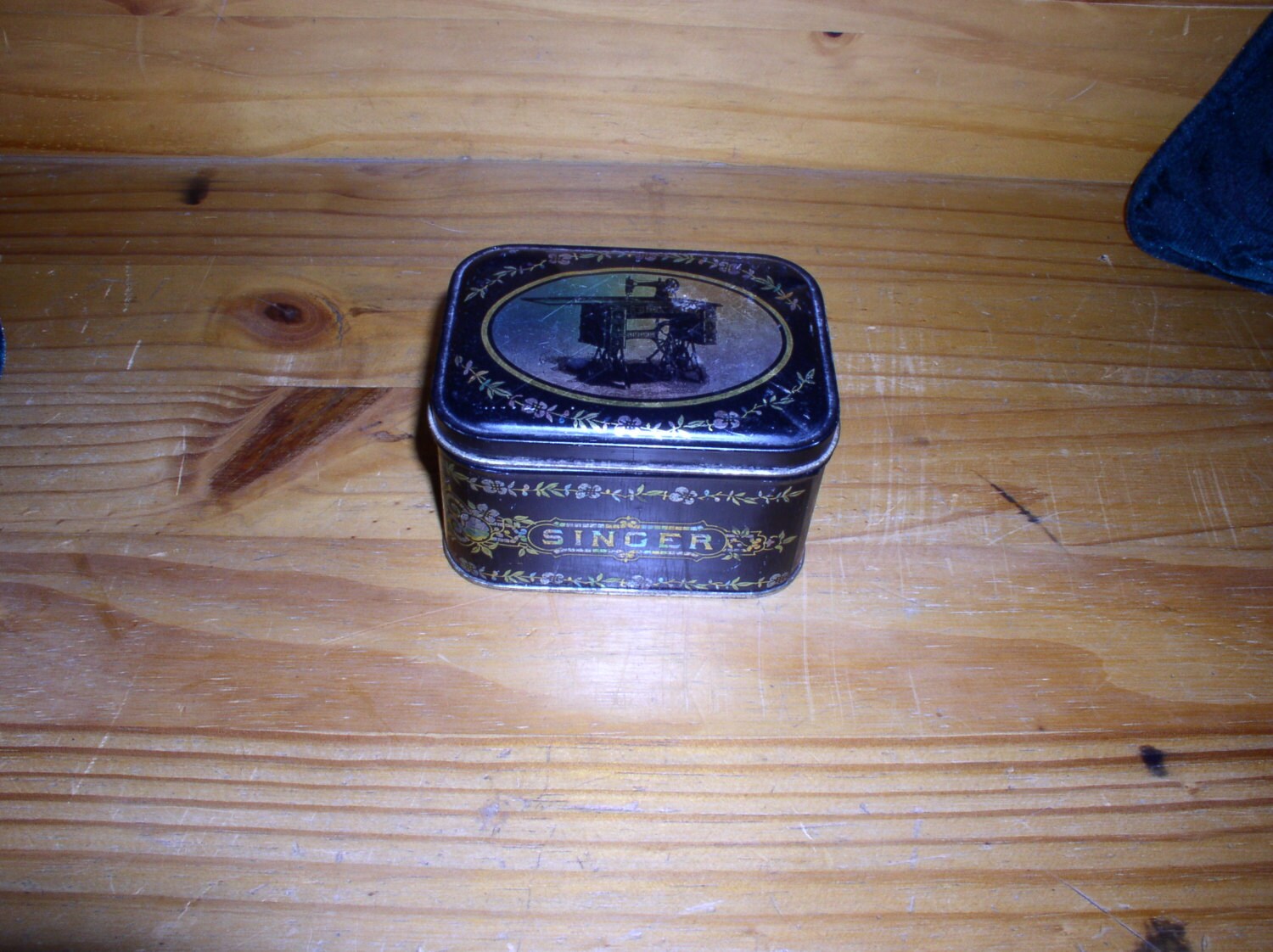Singer Bristol Ware Vintage Sewing Tin Button Container – Haute Juice