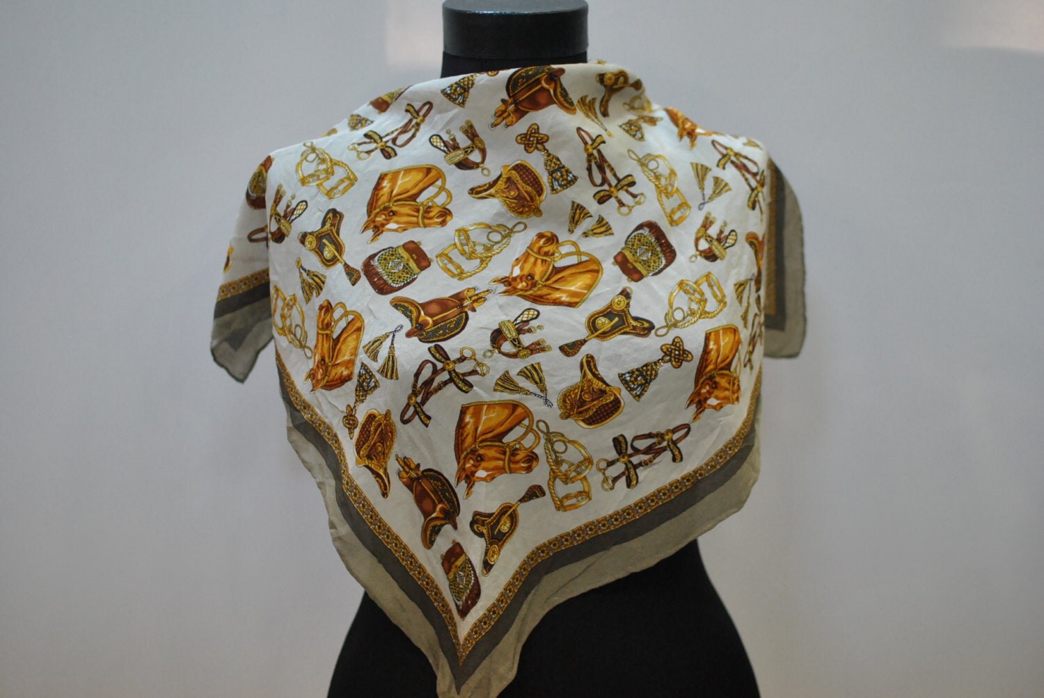 Vintage PRINTED silk scarf…(888) – Haute Juice