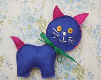 Small felt cat | Etsy