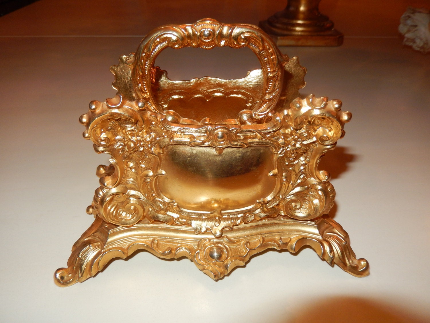 GOLD LETTER HOLDER – Haute Juice