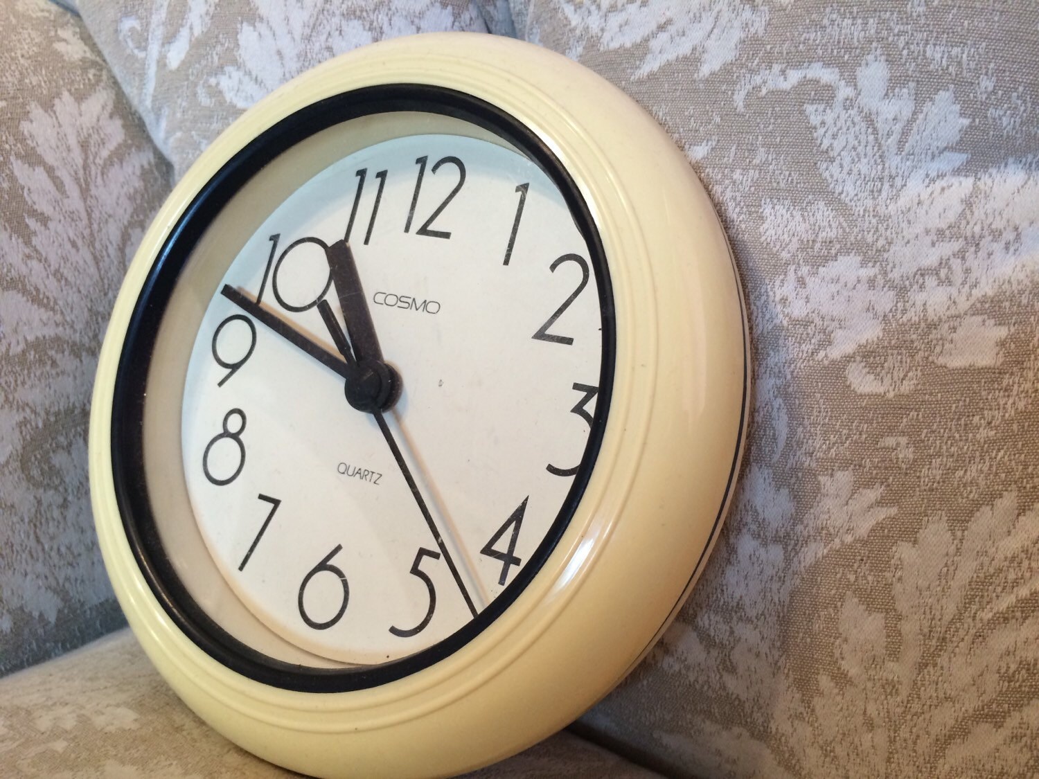 Yellow Cosmo Quarts Clock Keeps Time And Has A Firm Sound
