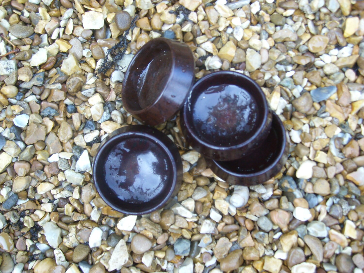 4 Bakelite castor cups – Haute Juice