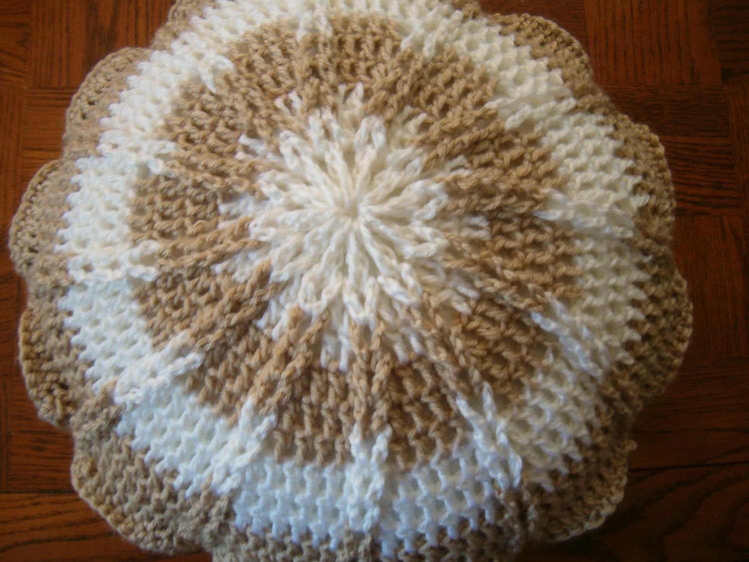 Round '14 tan/white crochet round pillow