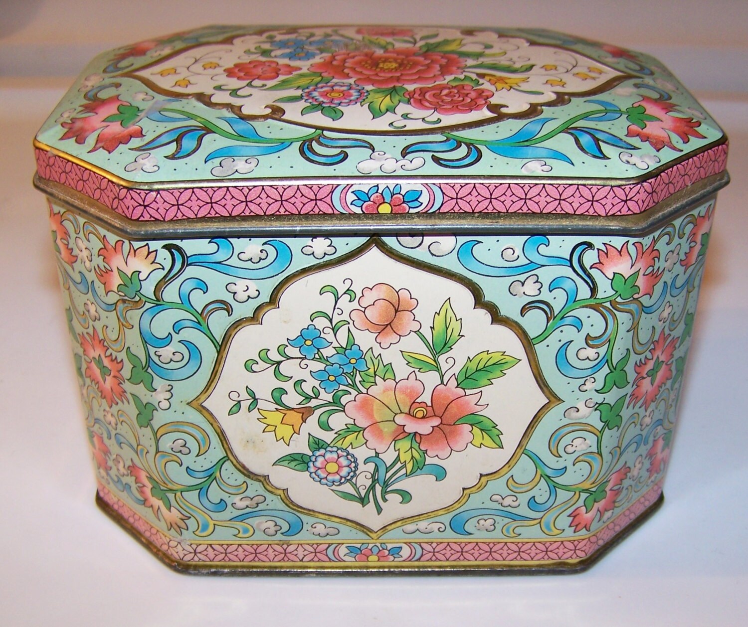 Vintage Avon Collector Tin, Pink floral Design, Designed by Daner New ...