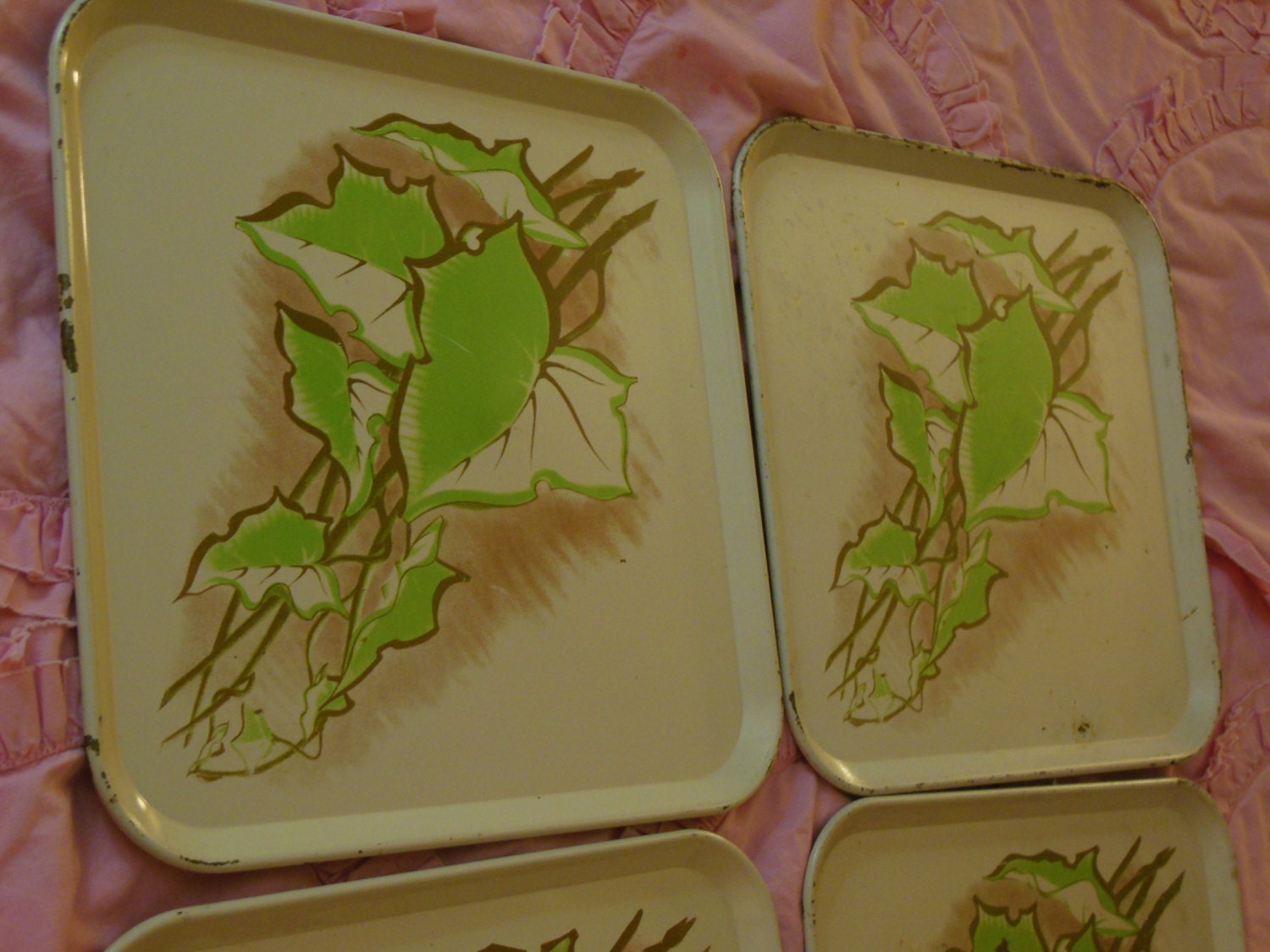 vintage two Tin trays from the 50’s or 60’s – Haute Juice