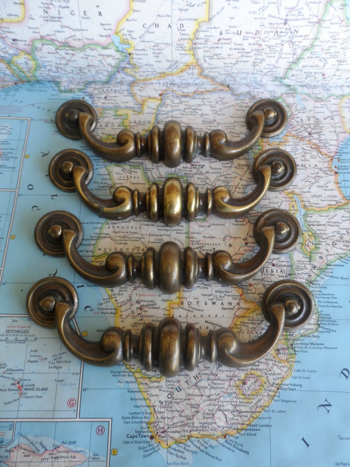 SALE! 4 brass metal bail pull handles with round rosettes – Haute Juice