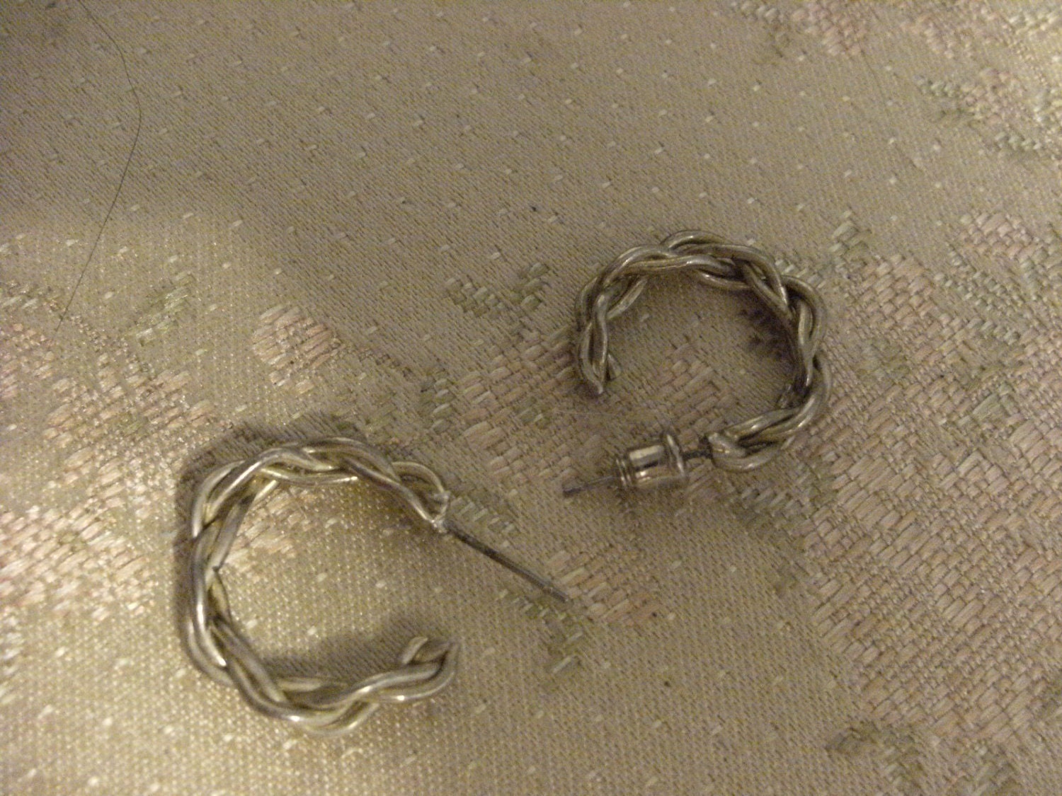 twisted wire silvertone pierced earrings – Haute Juice