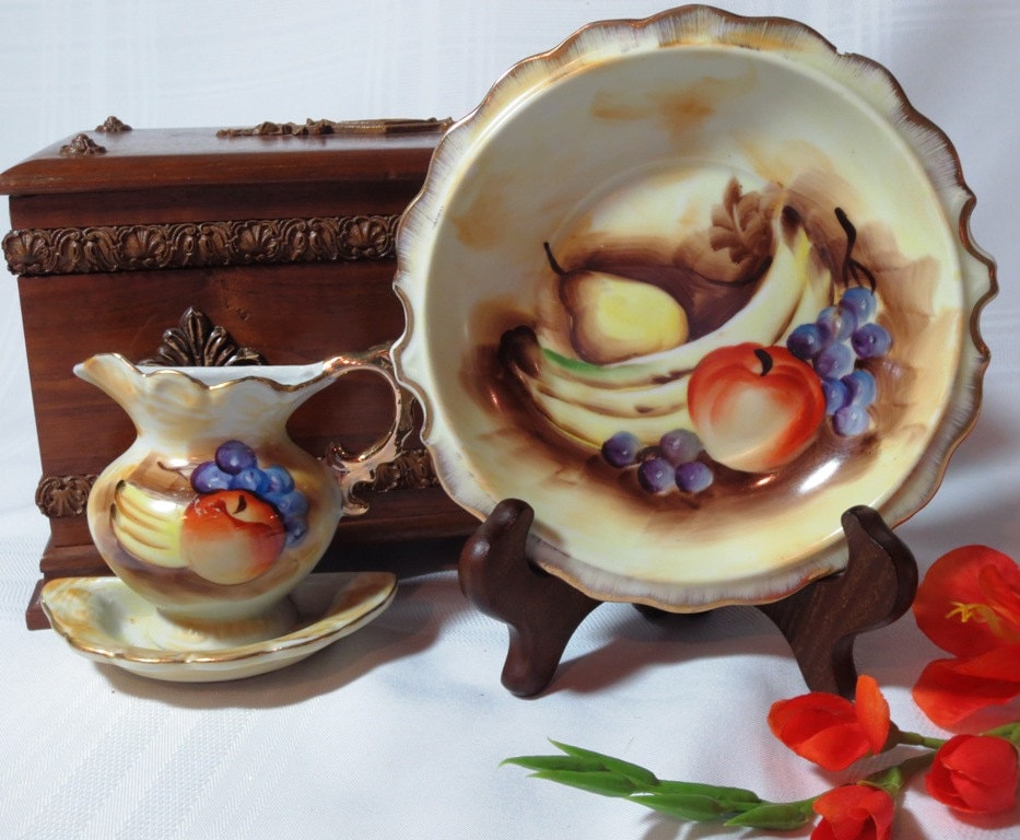 Enesco Porcelain 7.5” Bowl and Wall Pocket with Pitcher in Basin With ...