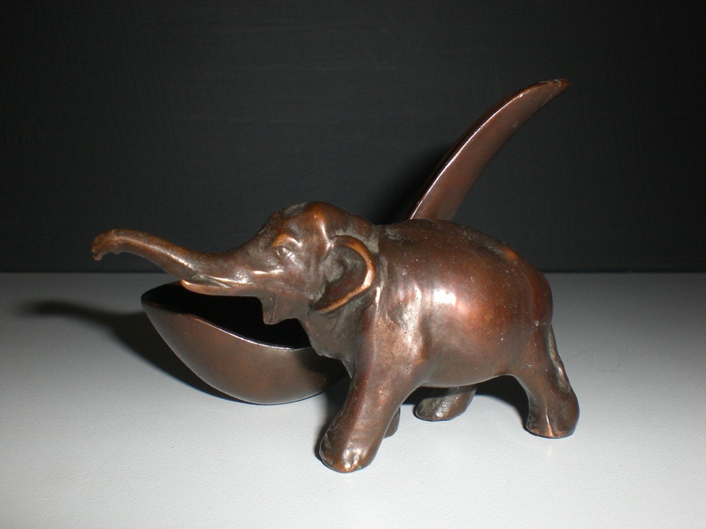 Vintage pipe holder, Elephant, storage, smoking enthusiast, collectible ...