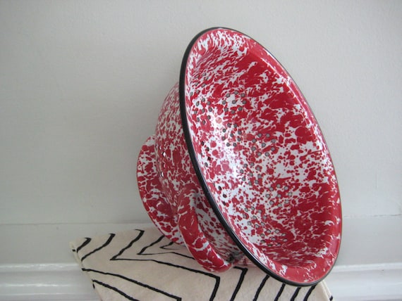 vintage spatterware enamel colander / red white strainer