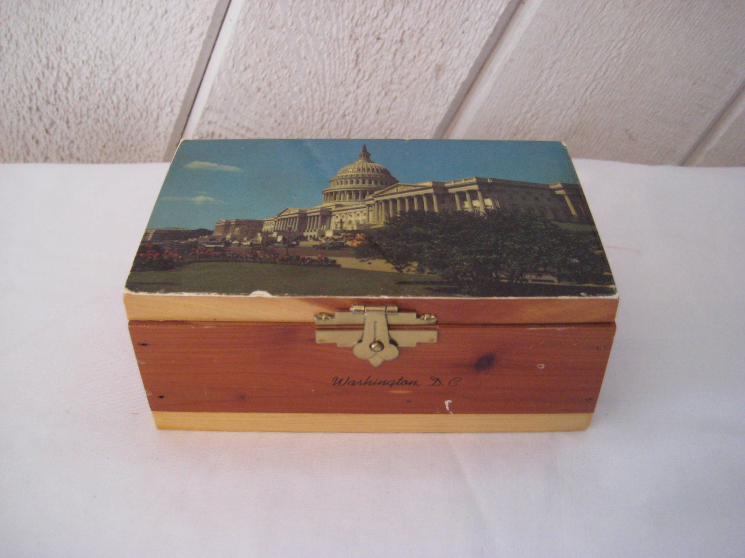 Cedar souvenir box from Washington DC, Decorative box, hinged lid ...