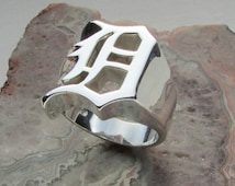 Old English D ring .925 Silver 19 grams, size 10.5, 21mm wide at top ...