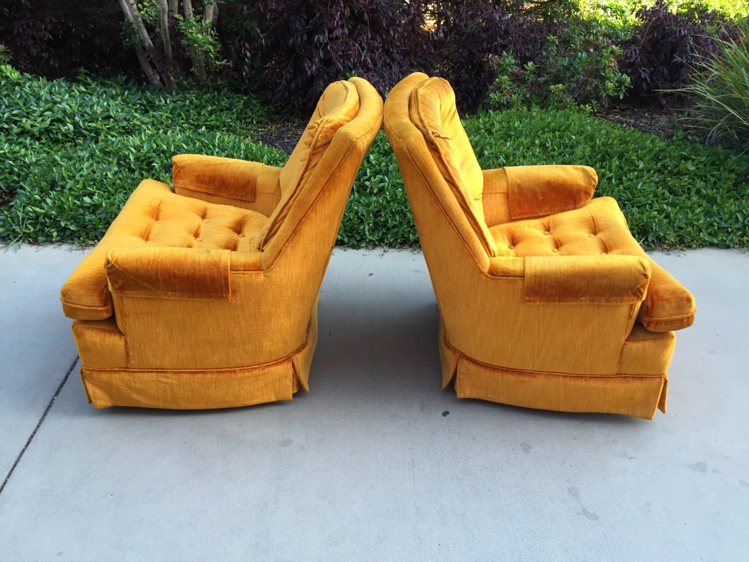 1960s Retro Crushed Velvet Orange Tufted Swivel Rockers – Haute Juice