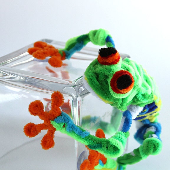 Pipe Cleaner Frog by PiperAnimals on Etsy