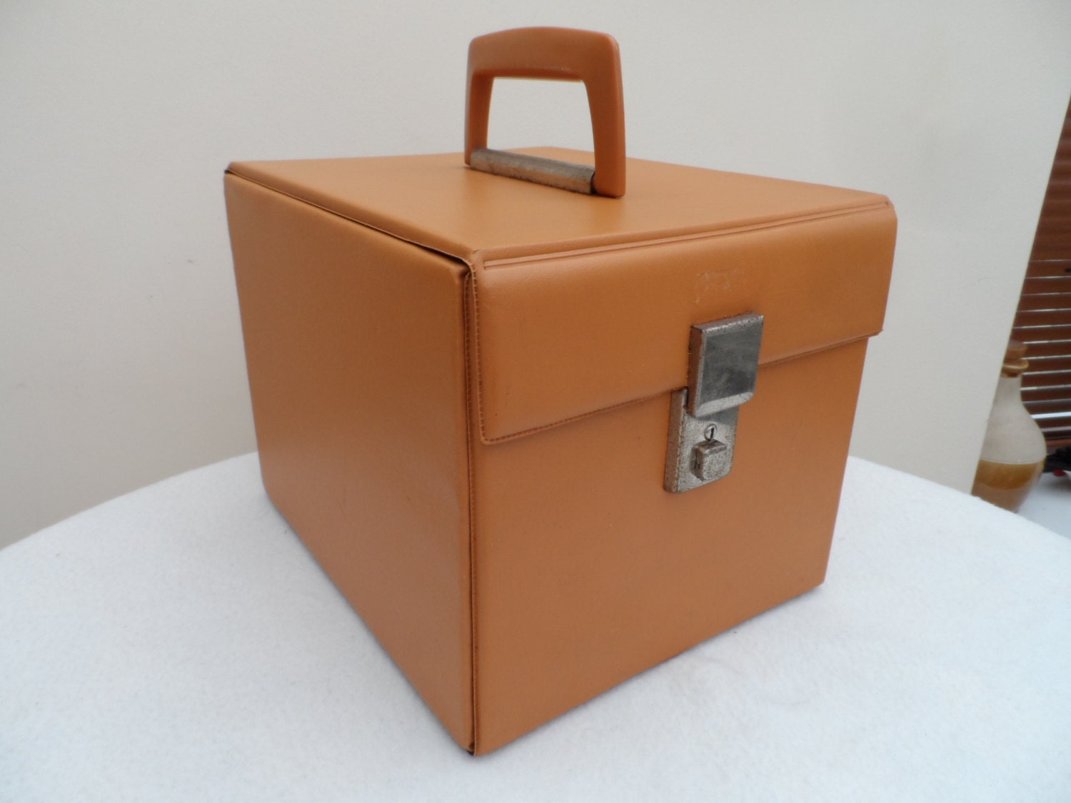 Original circa 1970 7″ 45 rpm Vinyl Record Storage Box. Faux Tan ...