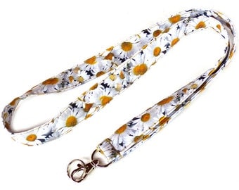 Daisy keychain | Etsy