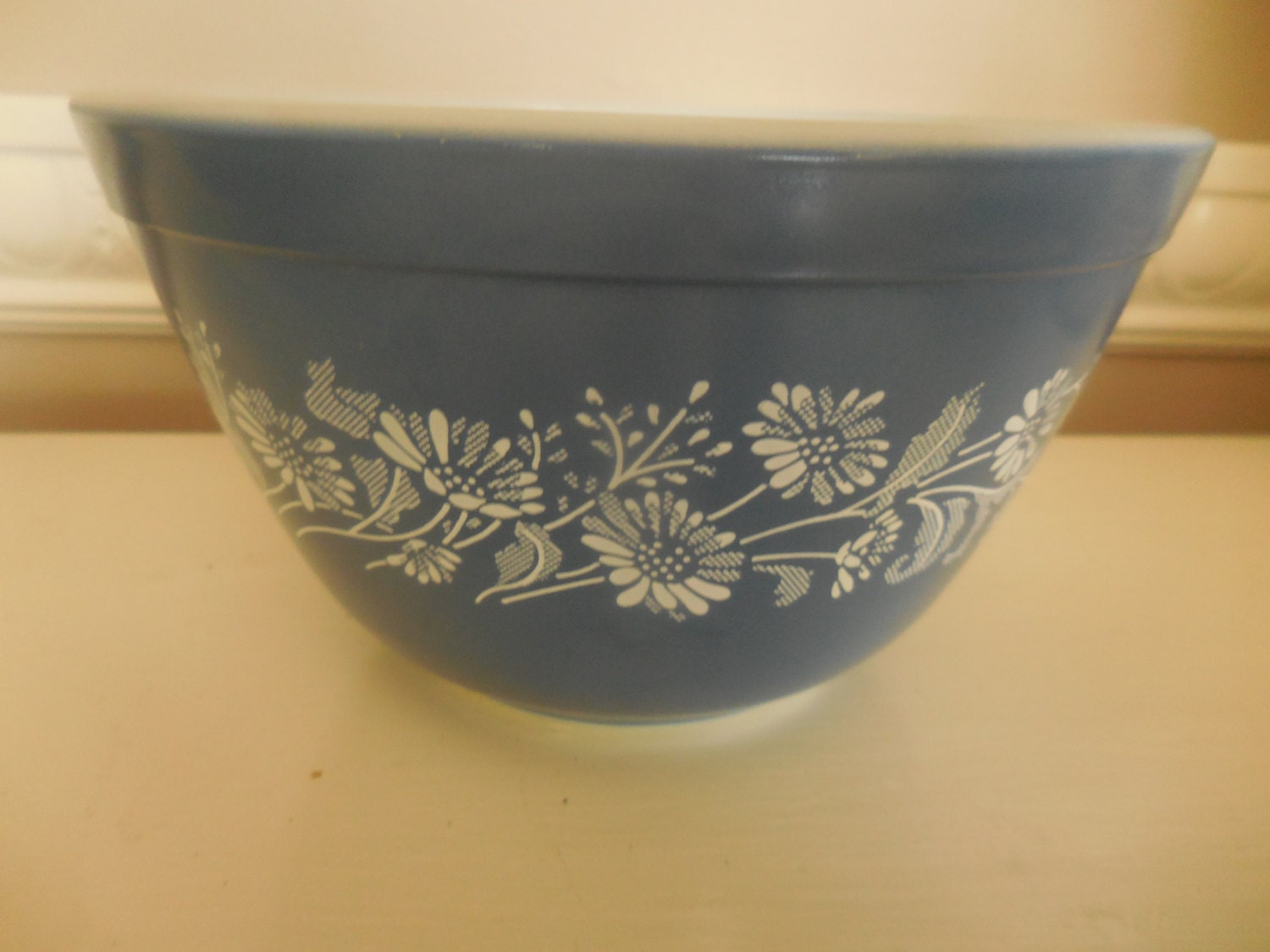 Colonial Mist Blue Daisy Pyrex Bowl – Haute Juice