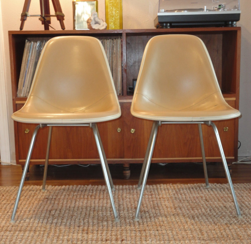 RARE Set of 2 White/Tan Herman Miller Shell Chairs, Original Vintage ...