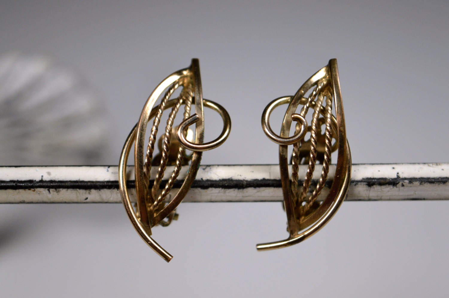 Vintage Clip Earrings WINARD 1/20 12kt GOLD FILLED Leaf Swirl Design ...
