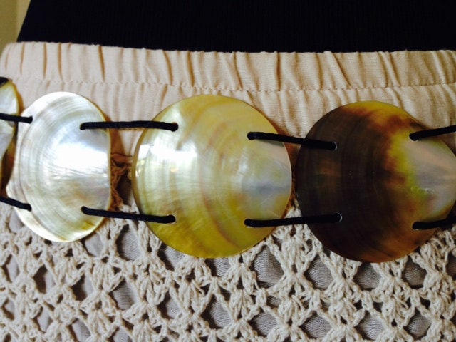 Mother of Pearl seashell belt, Black lipped oyster shell, Tahitian ...