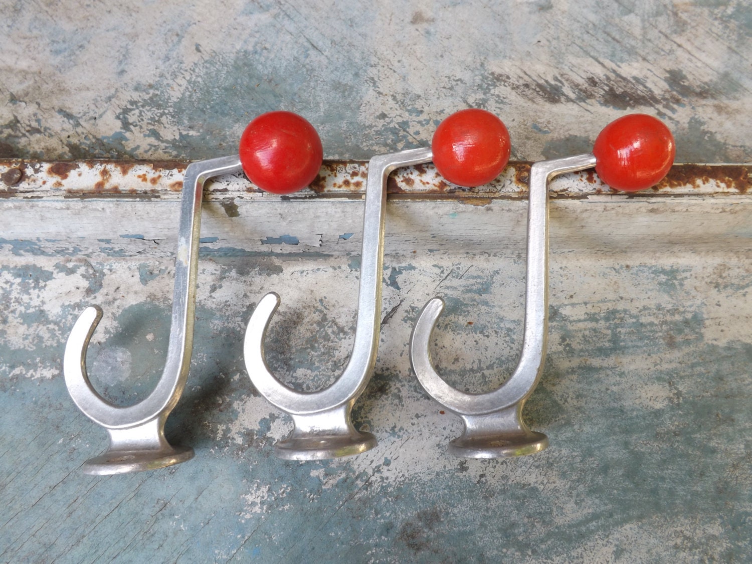 Vintage red ball coat hooks, set of 3 Wall coat rack, Retro hangers ...