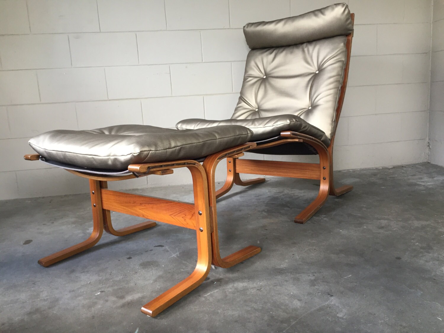 LABOR DAY SALE–Vintage Mid century modern Westnofa Siesta chair ...