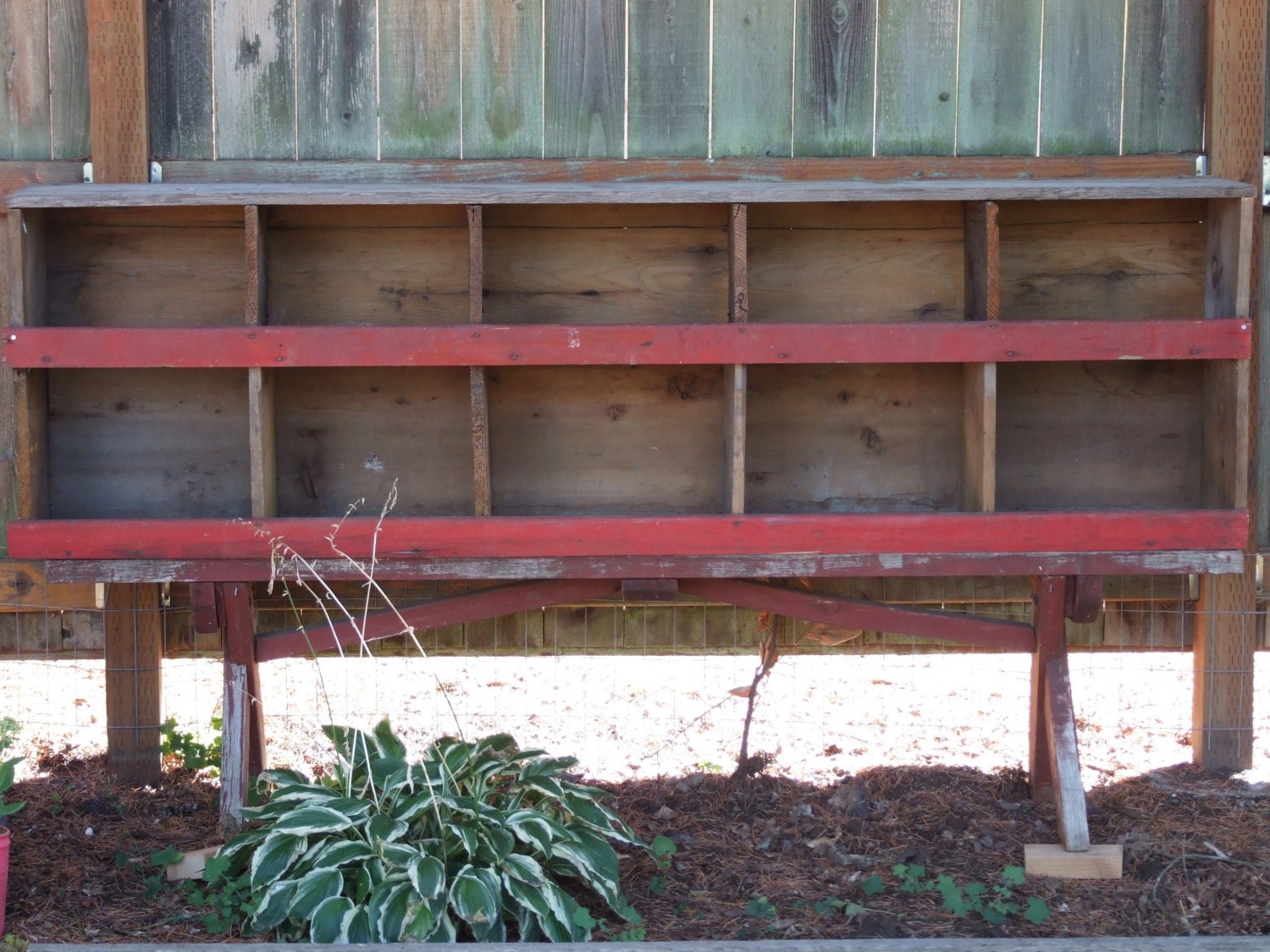 Primitive Chicken Nesting Box – Haute Juice