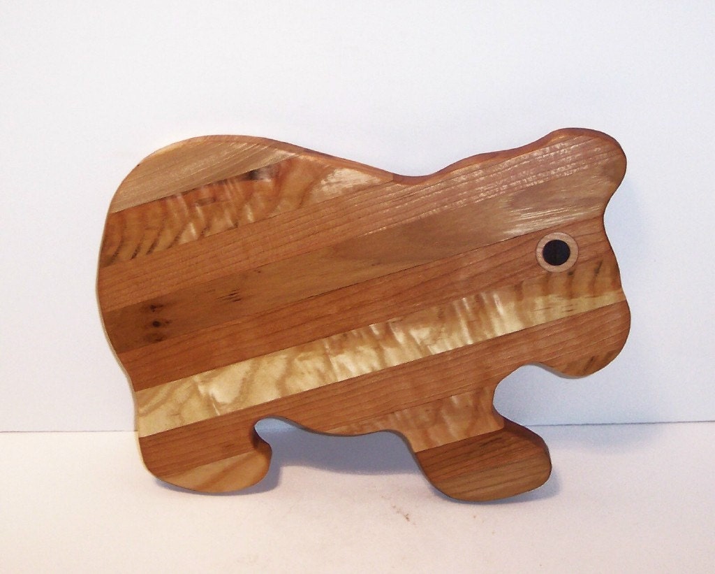 BEAR Cutting Board Handcrafted from Mixed Hardwoods