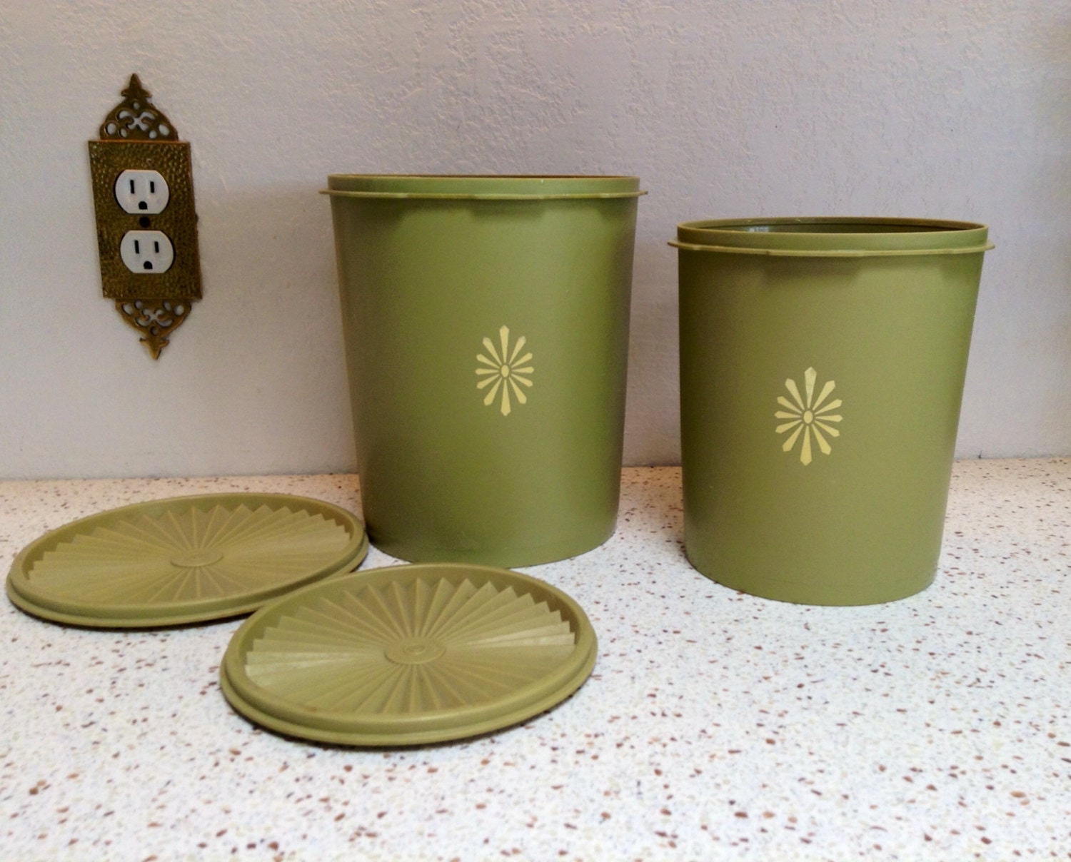 Vintage Tupperware with Starburst Pattern Set, Avocado Green canisters ...