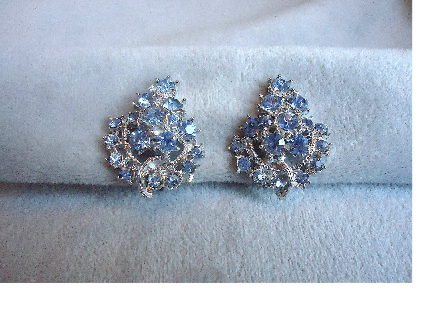 Vintage Vibrant Blue Rhinestone Clip Back Earrings – 1950’s – Haute Juice
