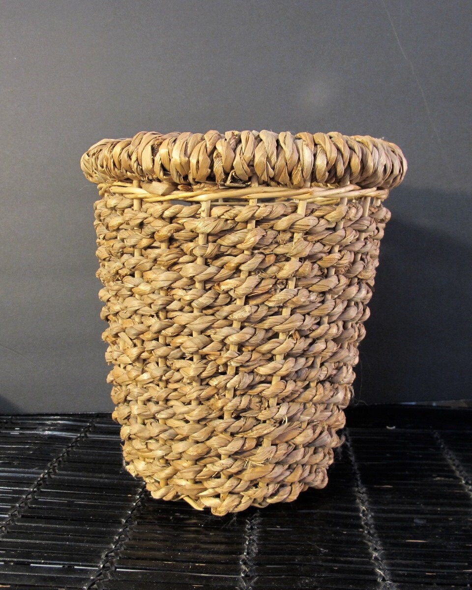 Vintage 80’s palm and wicker garbage can – Haute Juice